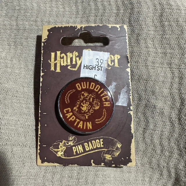 HARRY POTTER GRYFFINDOR Quidditch Captain Official Pin Badge £3.99 ...