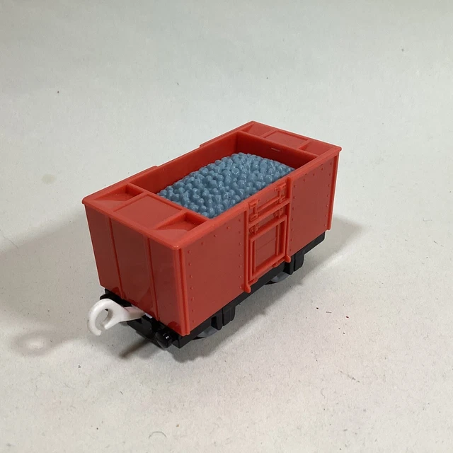 TOMY TRACKMASTER THOMAS the tank engine rotating red coal truck 2009 £ ...