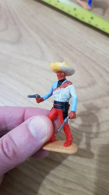 VINTAGE TIMPO PLASTIC figures cowboys standing x4 some repainting £12. ...