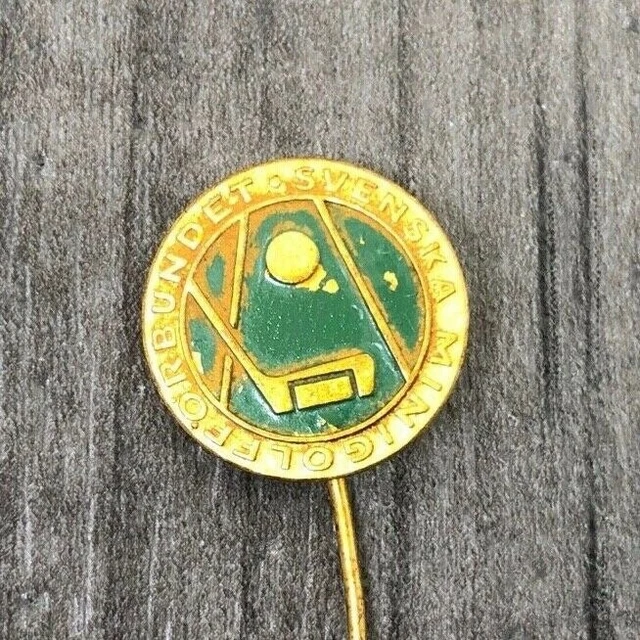 AUTHENTIC VINTAGE GOLF Svenska Minigolfforbundet Gold Tone Club Pin ...