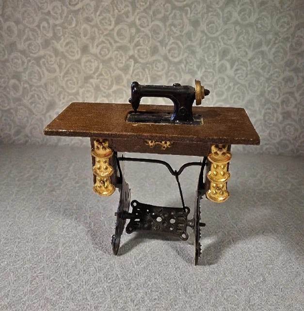 VINTAGE STYLE DOLLHOUSE Miniature Treadle Sewing Machine 1:12 Scale ...