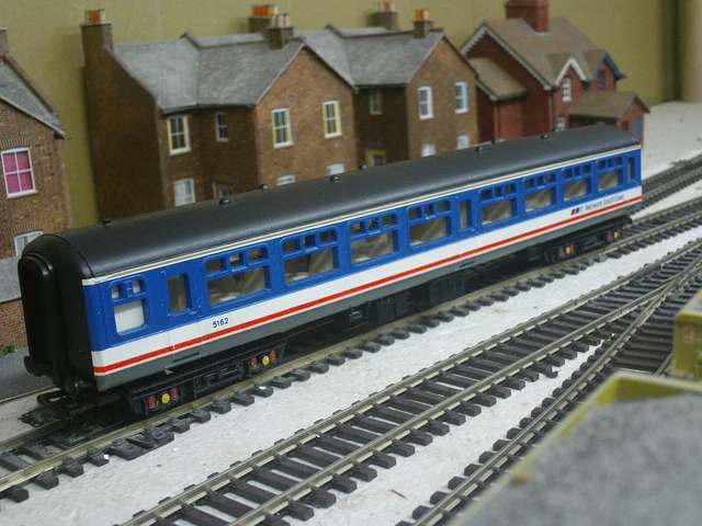 TRIANG HORNBY MK2 2nd class open coach repainted in Network SouthEast ...