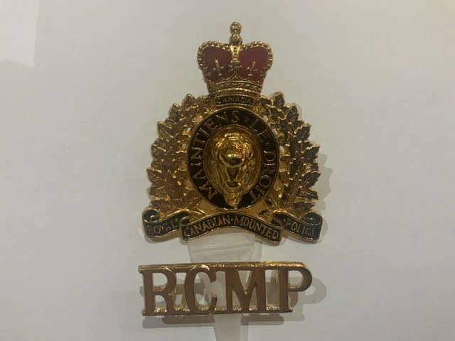 ROYAL CANADIAN MOUNTED police Cap Badge & Epaulette Badge £16.00 ...