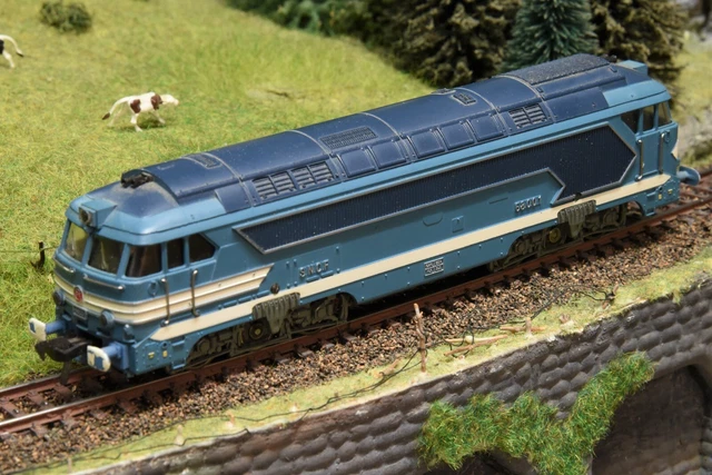 LOCOMOTIVE DIESEL A1A-A1A 68001 SNCF, Fleischmann HO référence 4280 ...