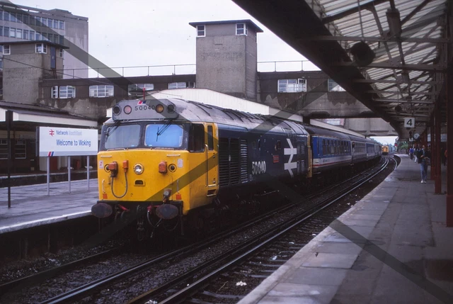 RAILWAY LOCOMOTIVE 35MM Slide – Class 50 040 Sitting At Woking 1988 £1. ...