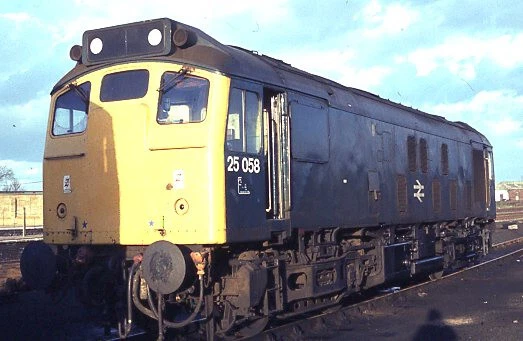 ORIGINAL COLOUR SLIDE of 25058 BR class 25 diesel loco £0.99 - PicClick UK