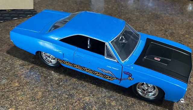 1970 PLYMOUTH ROAD Runner With Wile E. Coyote 1/24 Scale Diecast Car ...