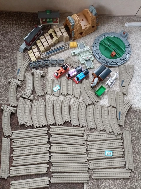 THOMAS THE TANK Engine.Brown Track.2010 Mattel Gullane (Thomas Ltd ...