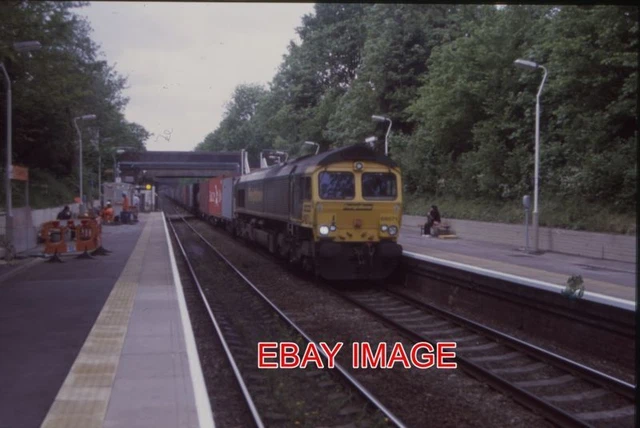 ORIGINAL 35MM SLIDE CLASS 66 LOCO NO 66571 AT CROUCH HILL 6/01 £3.50 ...