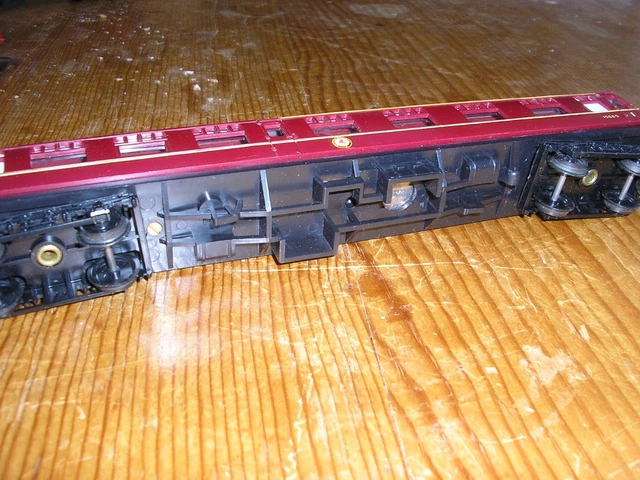 TRIANG OO GAUGE BR 1st Composite Coach Maroon Livery 15865 £7.59 ...