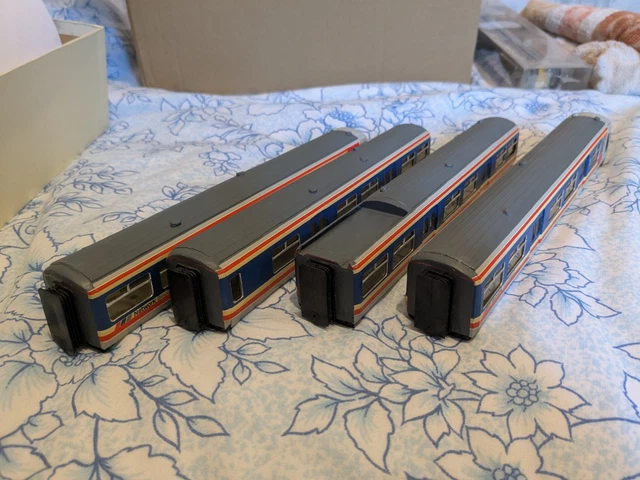 MTK OO CLASS 321 4-car EMU bodyshells NSE livery VERY RARE!!! Free UK ...