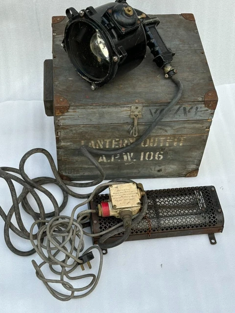 VINTAGE WW2 BRITISH Royal Navy Ships Signalling Lantern Outfit Box Lamp ...