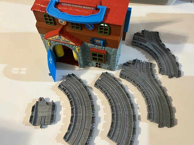 THOMAS & FRIENDS Sodor Engine Works & Wash Take 'n Play Building Set £9 ...