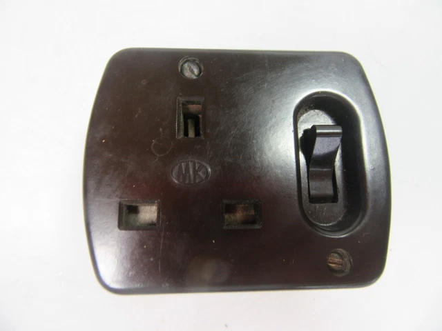 VINTAGE BAKELITE PLUG socket , brown. £14.95 - PicClick UK