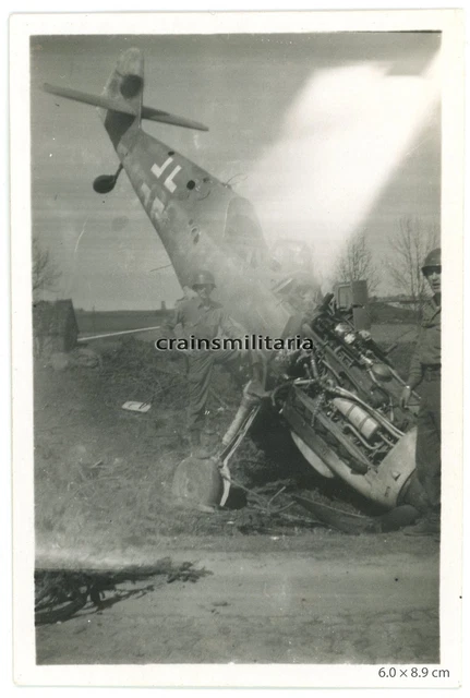 ORIG. FOTO MESSERSCHMITT Bf 109 Flugzeug Wrack an Flugplatz MÜHLDORF ...