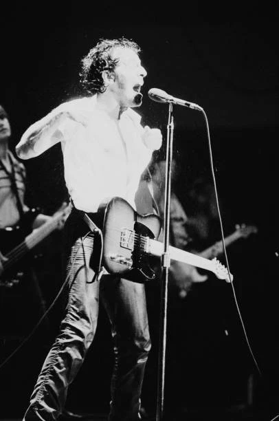 BRUCE SPRINGSTEEN PERFORMS 1981 OLD PHOTO 3 $8.50 - PicClick AU