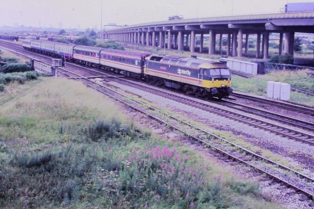 35MM SLIDE: CLASS 47 locomotive in Intercity livery (#82.264) EUR 1,17 ...
