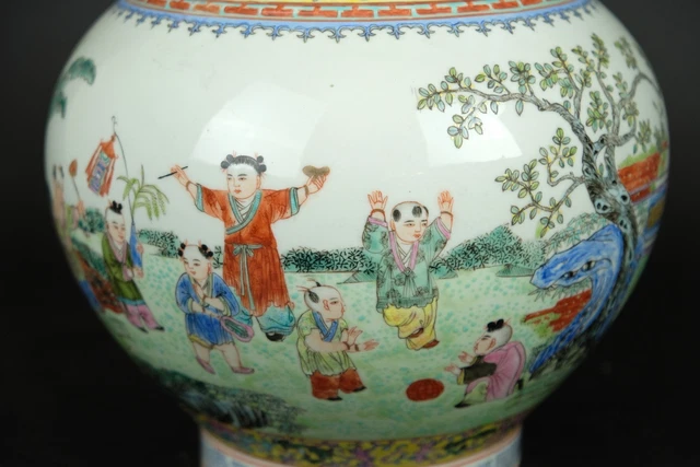 FAMILLE ROSE CHINESE porcelain bottle vase with many figures Jiaqing ...