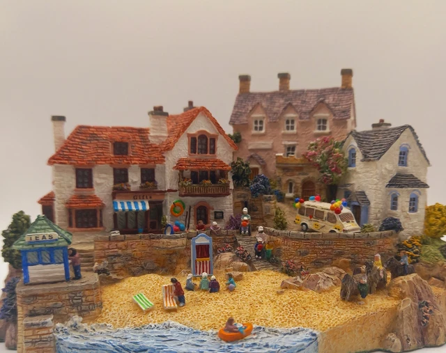 N SCALE GAUGE Coastal Seaside Beach Resort Diorama Locomotive Model ...