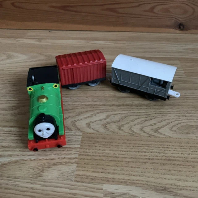 THOMAS THE TANK Engine Trackmaster Motorised Train No 6 Percy & 2 ...