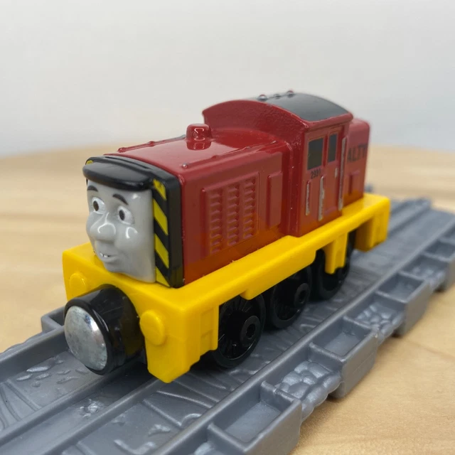 THOMAS THE TANK Engine Take and Play Engine Salty 2013 Version £10.99 ...