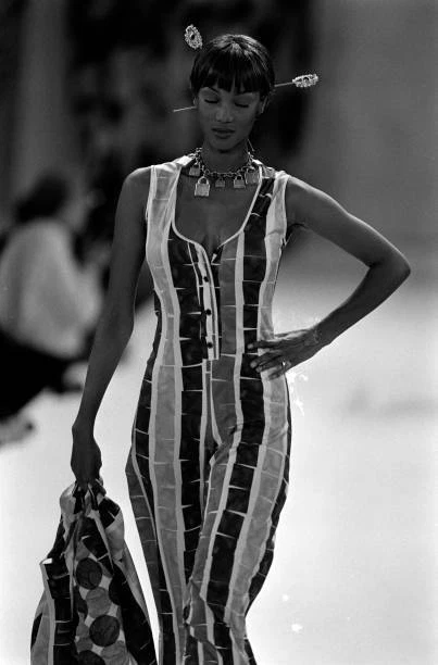 TYRA BANKS MODEL in a Todd Oldham fashion show 1993 Old Photo 1 EUR 6 ...