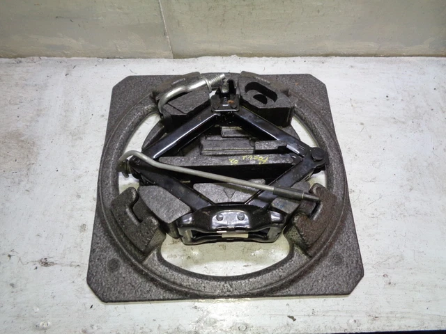 FORD FOCUS MK2 Tool Kit Jack And Brace Tow Eye Set 2008 To 2011 £34.00 ...