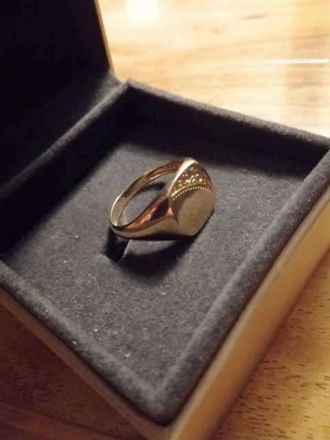 9CT SOLID GOLD Signet Ring (U) - Purchased From Warren James - Not ...