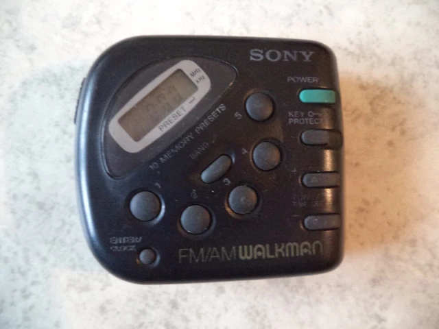SONY WALKMAN SRF-M32 FM/AM Stéréo Portable Radio vintage années 90 £15. ...