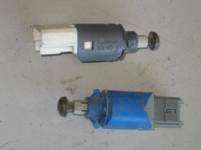 CONTACTEUR FEU STOP RENAULT MASTER 3 PHASE 1 253205115R EUR 15,00 ...