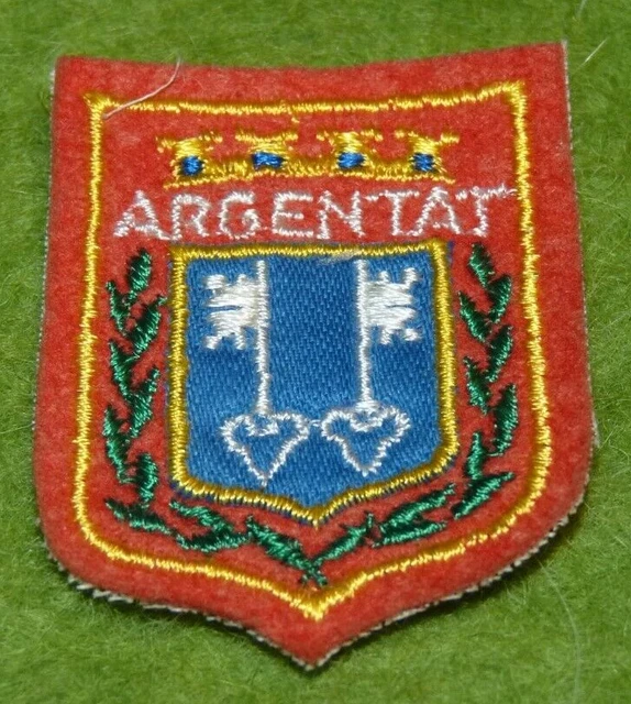 ANCIEN ÉCUSSON À coudre en feutre brodé blason d'Argentat Neuf Vintage ...