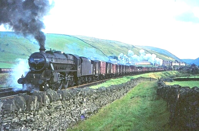 ORIGINAL 35MM SLIDE 44668 VAN FREIGHT BEING BANKED ON SHAP NO DATE ...