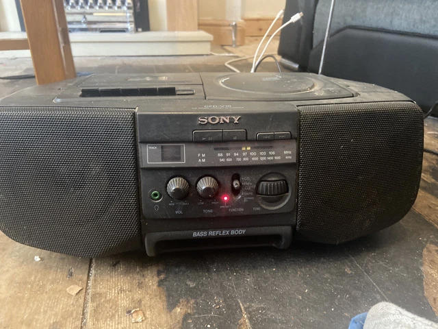 RARE SONY CFD-V10 Portable CD Cassette Radio Boombox Retro Getto ...