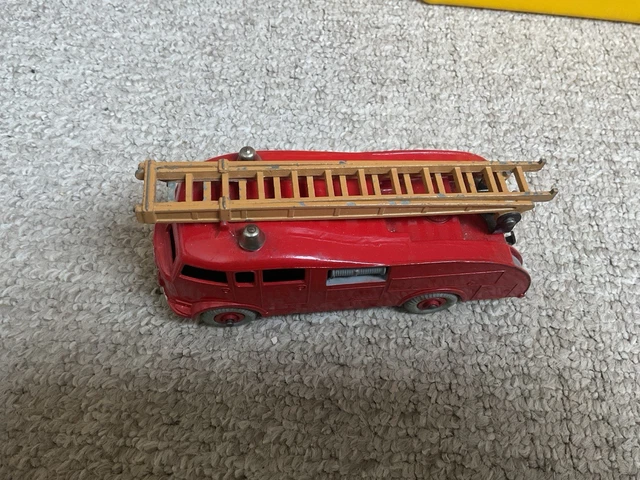 DINKY TOYS #555 Fire Engine With RARER brown Extending Ladder NICE ...