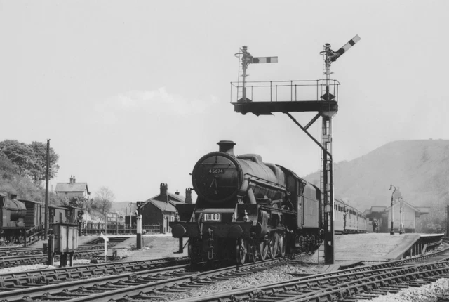6 X 4 BLACK & WHITE RAILWAY PHOTO STANIER JUBILEE CLASS 45674 AT ...