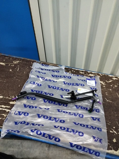 ORIGINALE VOLVO DIESEL D2 D4162T Tubo Carburante Motore 31355833 S40 ...