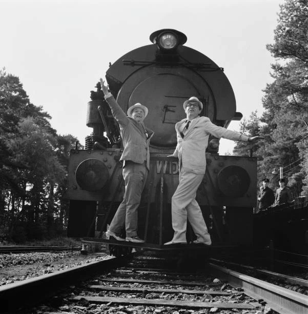 ENGLISH COMEDIANS ERIC Morecambe and Ernie Wise 1966 OLD PHOTO EUR 6,64 ...