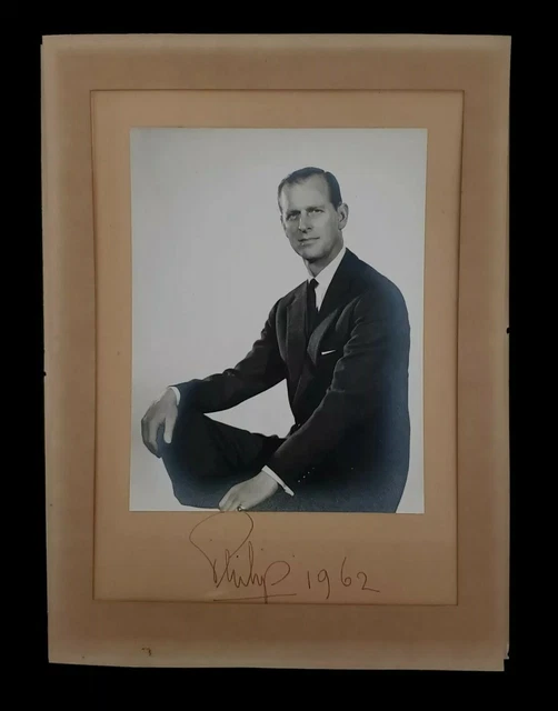 RARE PRINCE PHILIP Signé Royal Présentation Photo Royalty Document ...