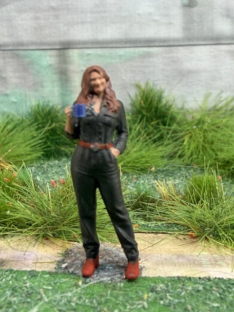 OO GAUGE DETAILED Railway Figure Woman Drinking Her Coffee 1/76 Scale ...