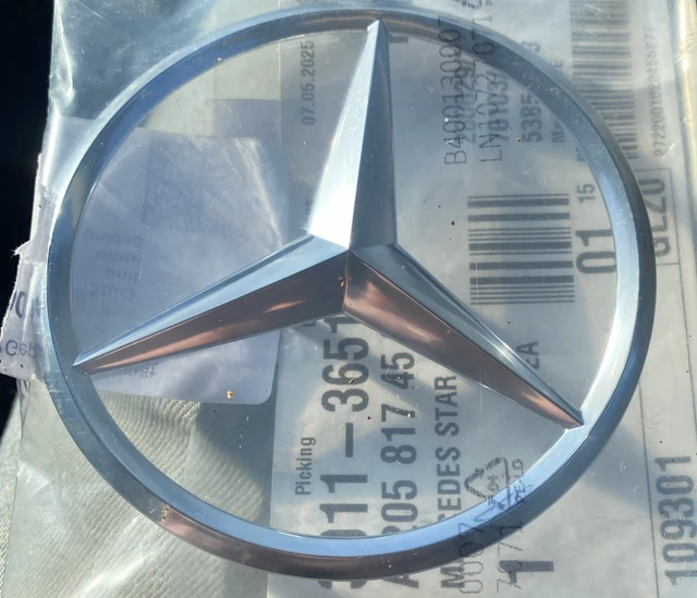 NEW GENUINE MERCEDES-BENZ W205 C-Class Rear Boot Emblem Star Badge ...