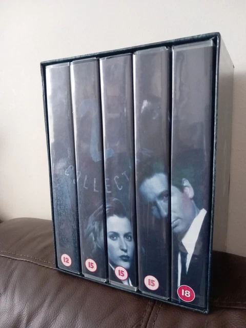 X FILES SEASON 2 VHS Video Box Set Opened David Duchovny Gillian ...
