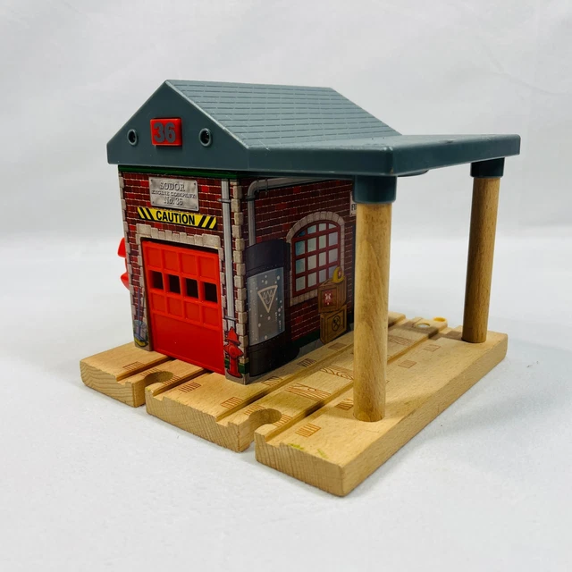 THOMAS & FRIENDS Wooden Railway Sodor Engine Company Fire Station 36 ...