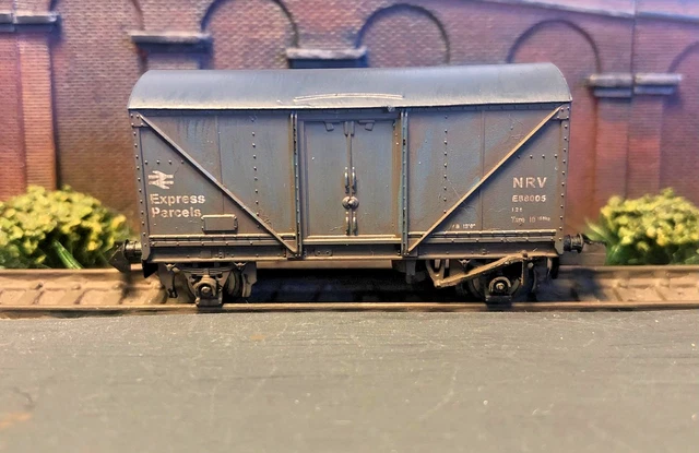 DAPOL N GAUGE BRITISH RAIL EXPRESS PARCELS SPV ex FISH WAGON HEAVILY ...