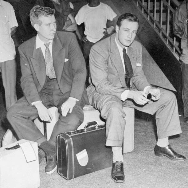 MARLON BRANDO AND William Redfield at airport New York Old Photo EUR 6 ...