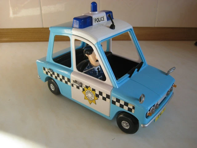 POSTMAN PAT PC Selby Police Car and figure EUR 5,75 - PicClick FR