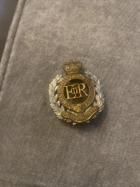 ROYAL ENGINEERS CRE Cap Badge British Army Corps Royal Engineers £4.00 ... ROYAL ENGINEERS CRE Cap Badge British Army Corps Royal Engineers £4.00 ...