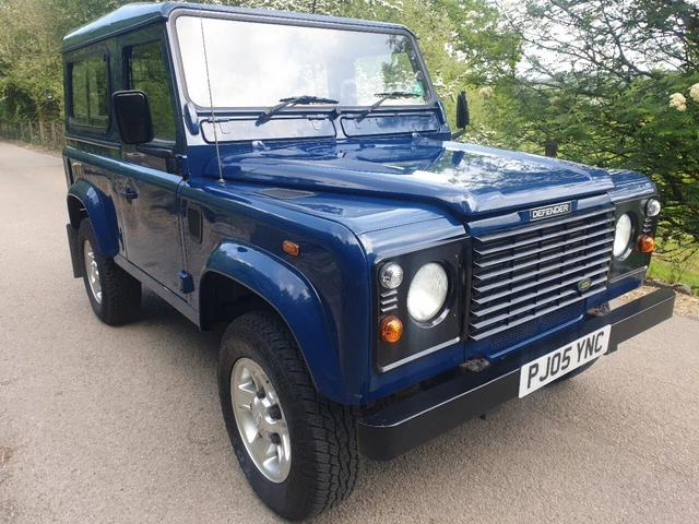 LAND ROVER DEFENDER 90 Td5 2005 6 seater Station wagon Excellent ...