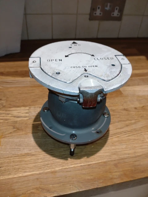 AIRBUS A320 AIRCRAFT Wing Fuel Flush Cover Cap Eaton & Boeing Avery ...