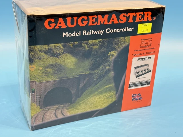 GAUGEMASTER MODEL DS Twin Track Cased Controller With Simulation N/Ho/Oo New ! £220.00 - PicClick UK