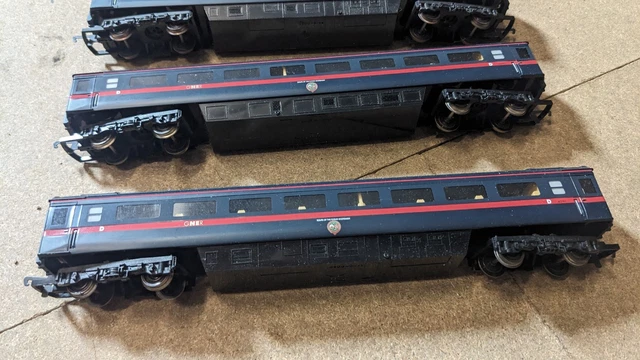 HORNBY 4 X GNER MK 3 Coaches(R.439-0200) 41098 First Class, And 42193 ...